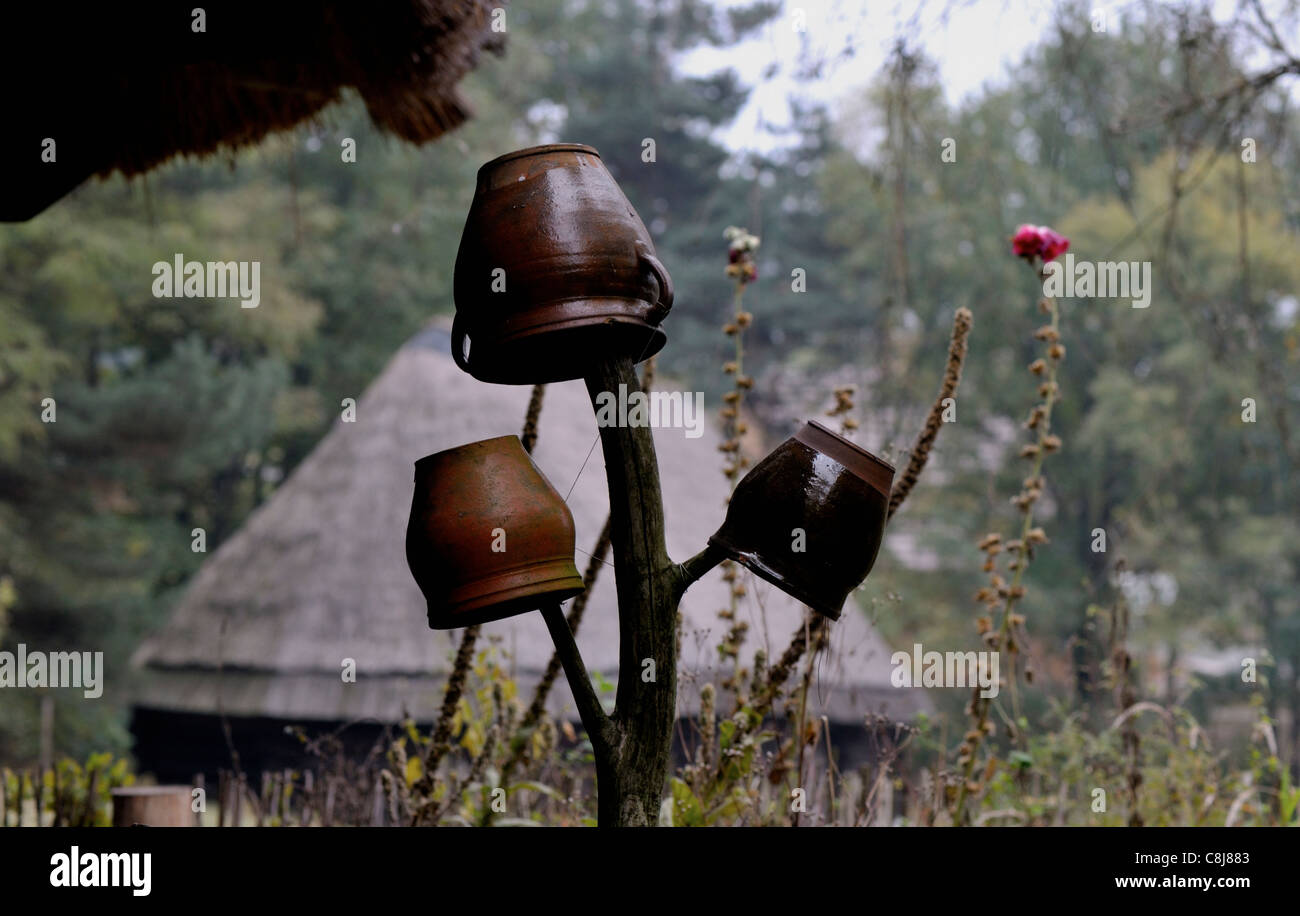 Clay pots construction hi-res stock photography and images - Alamy