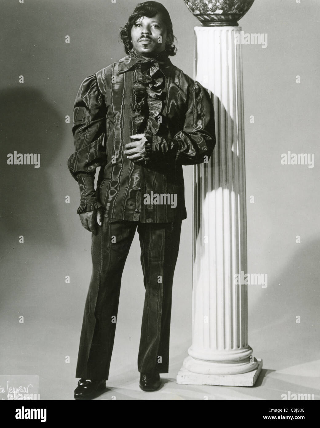 CURTIS KNIGHT (1929-1999) Promotional photo of US musician and band leader Stock Photo - Alamy