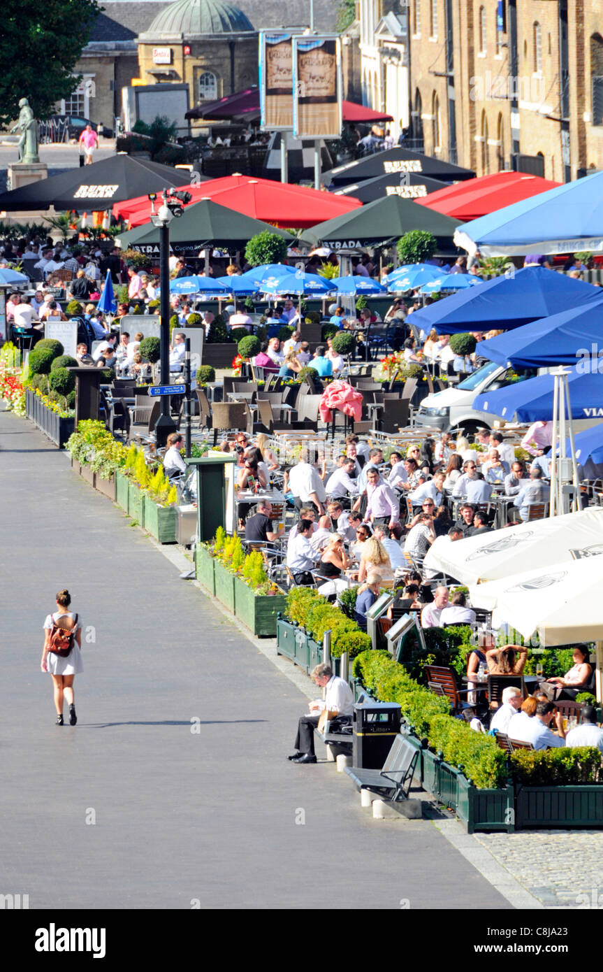 Crowds of office workers eating out at busy outdoor restaurant ...