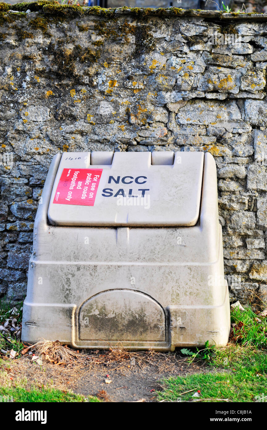 Council salt hi-res stock photography and images - Alamy