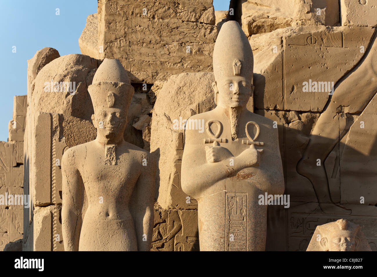 Two monumental statues hi-res stock photography and images - Alamy