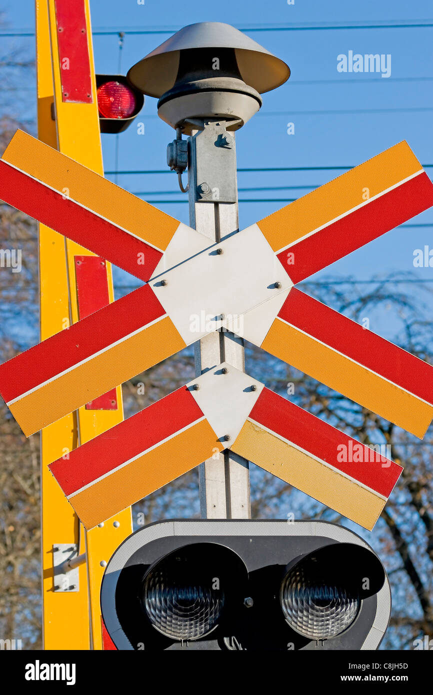 Yield sign at railroad crossing hi-res stock photography and images - Alamy
