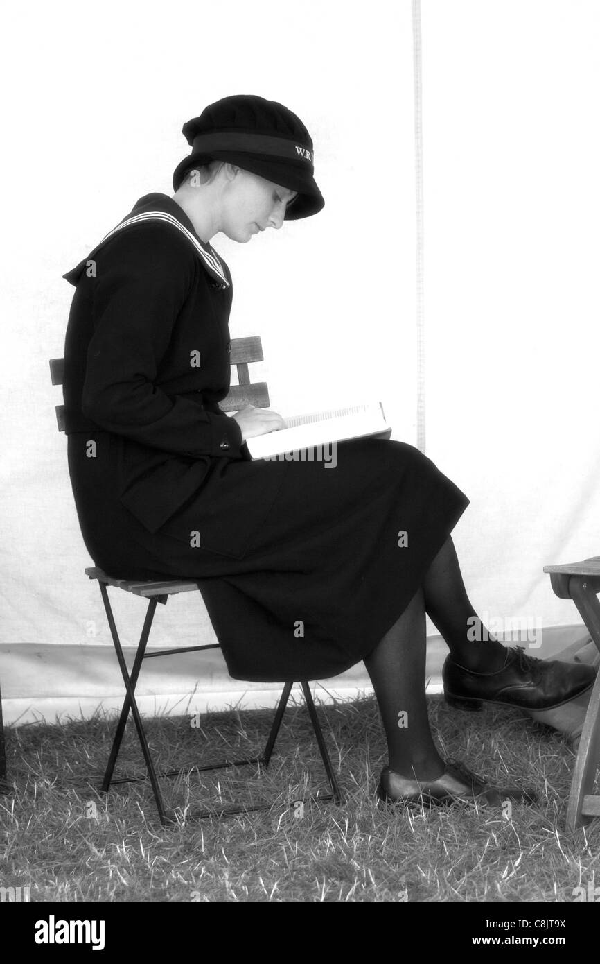 Women's Royal Naval Service Jennie Wren 1917 - Uniform shown in ...