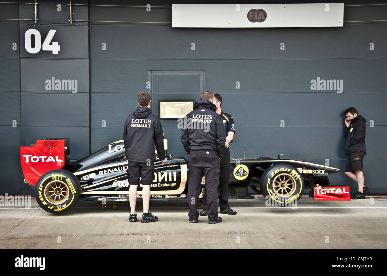 Formula 1 mechanics hi-res stock photography and images - Alamy