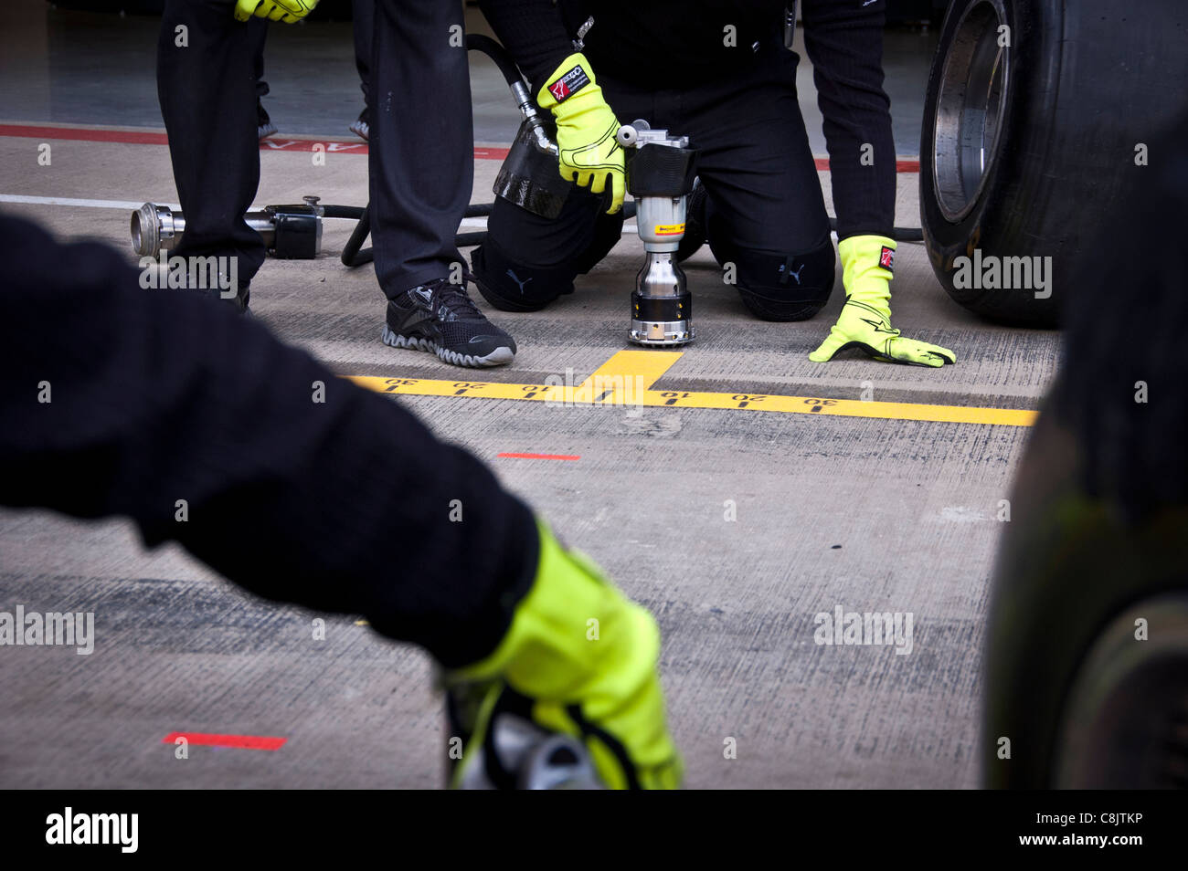 Formula one pit stop hi-res stock photography and images - Alamy