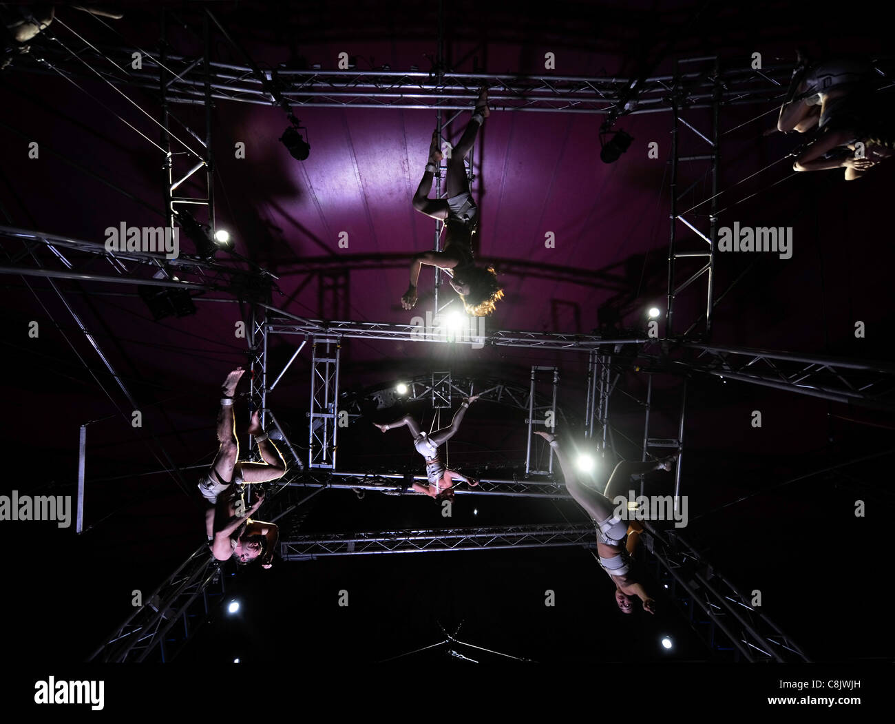 Circus performers hi-res stock photography and images - Alamy