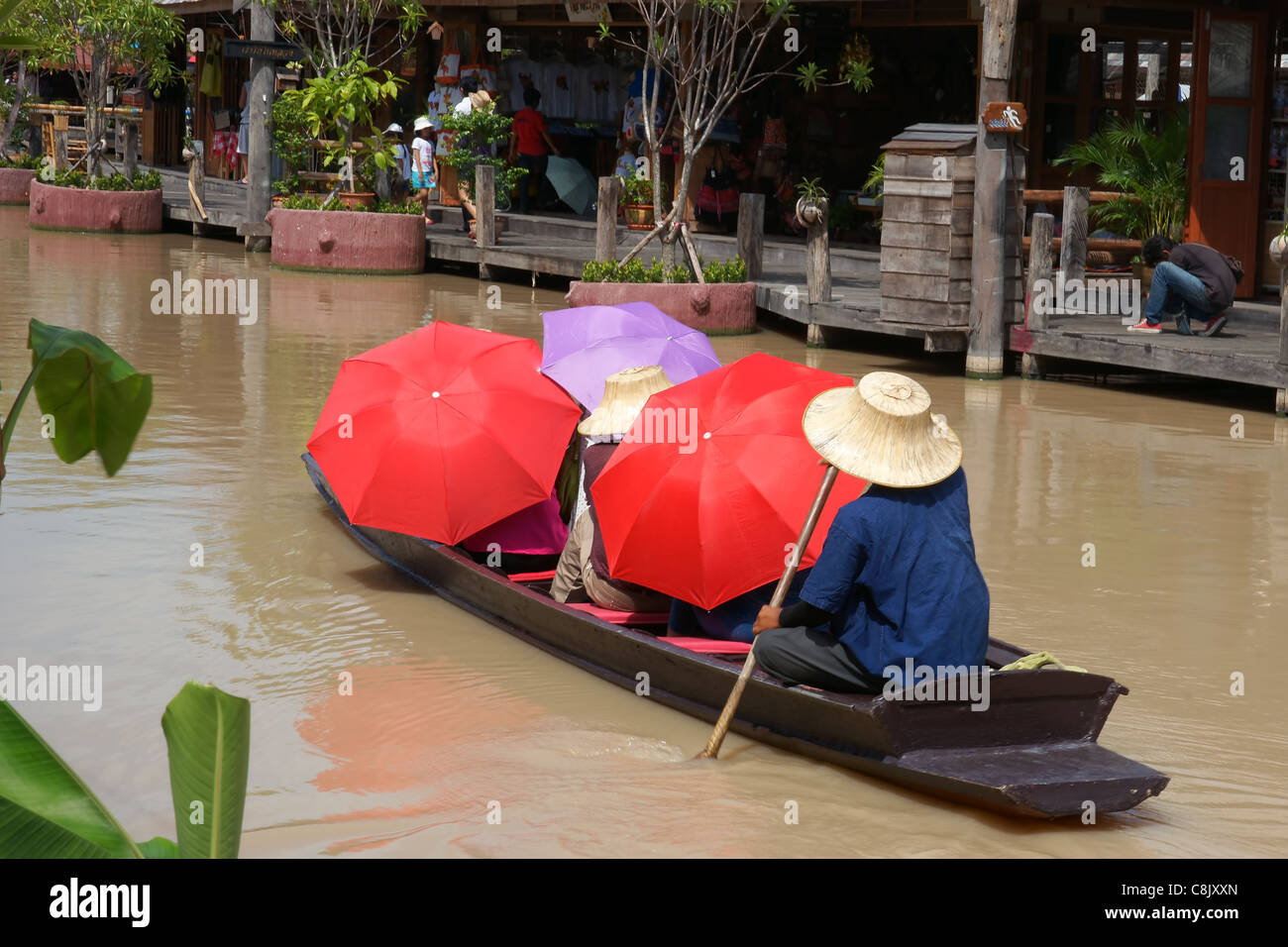 Floating market thailand vertical hi-res stock photography and images ...