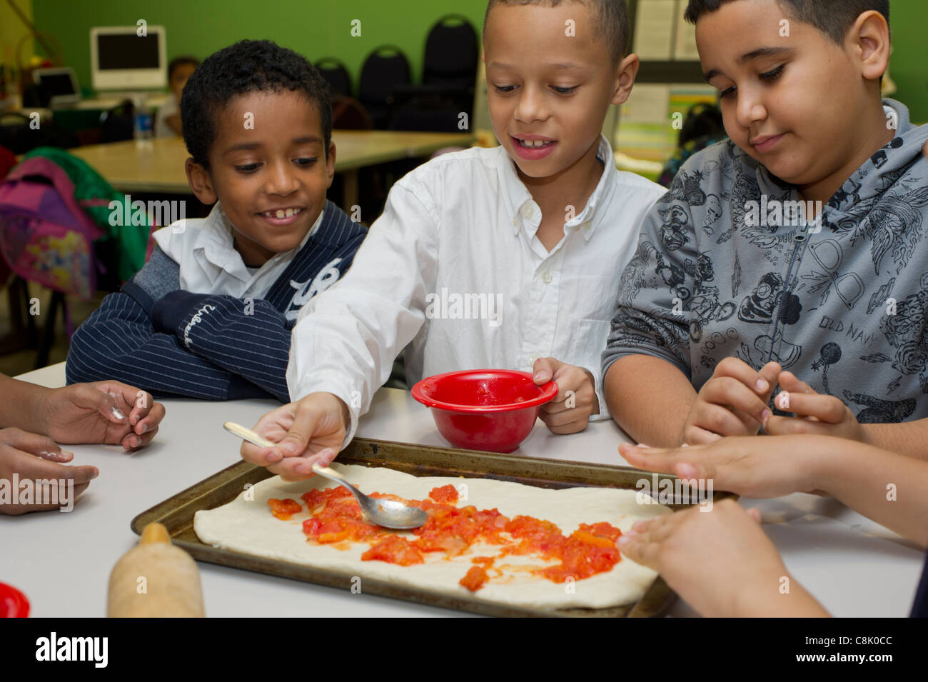 School children latin america cooking hi-res stock photography and ...