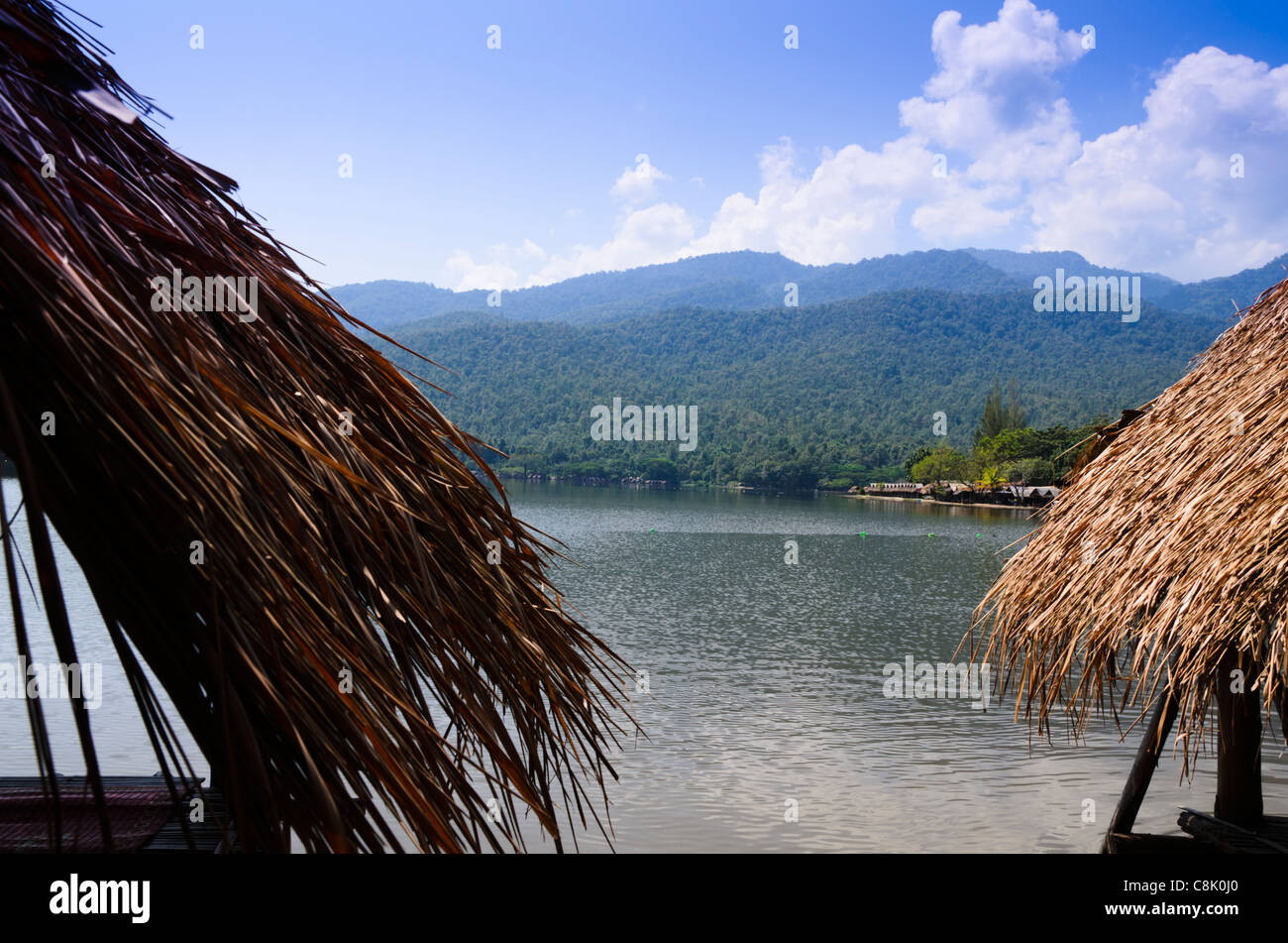 Lakeside thatched huts hi-res stock photography and images - Alamy