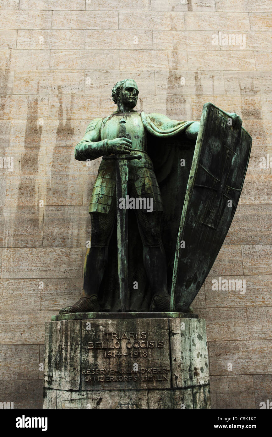 World war one german soldier statue hi-res stock photography and images ...