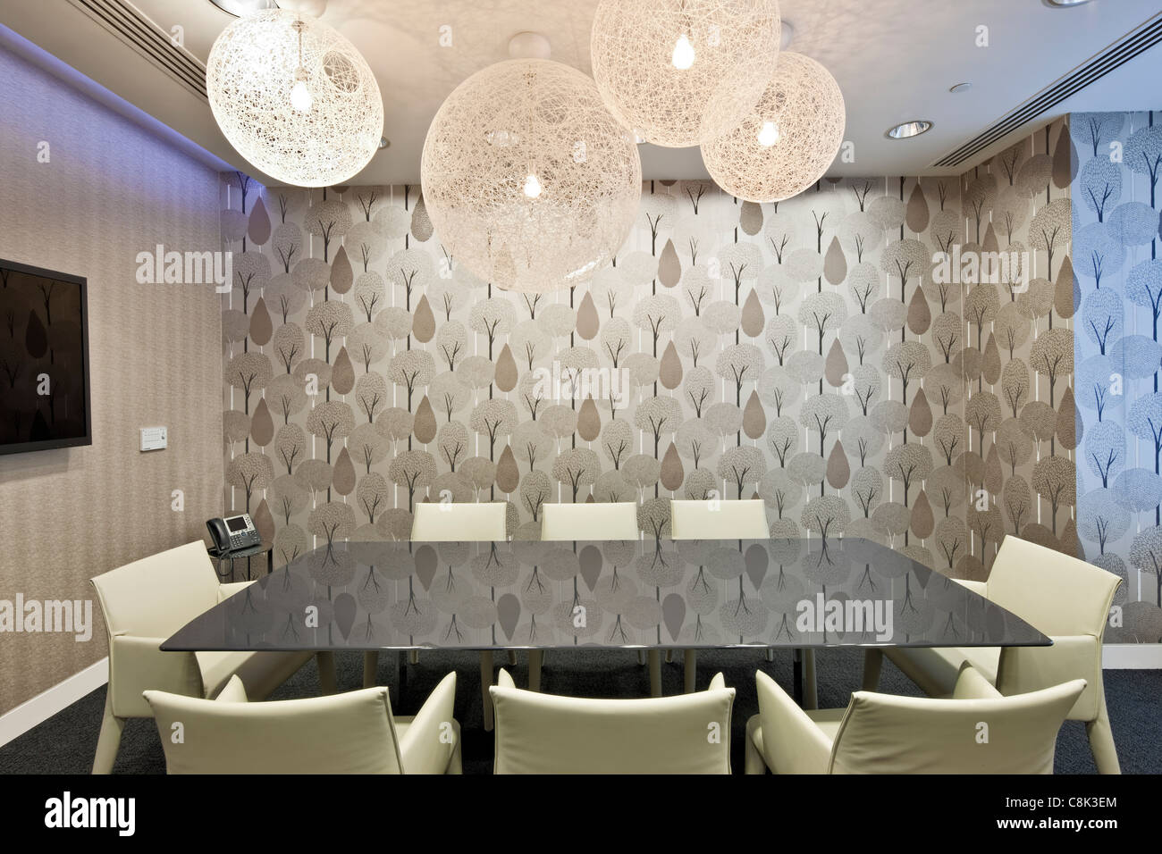 Cbre offices henrietta house london hi-res stock photography and images ...