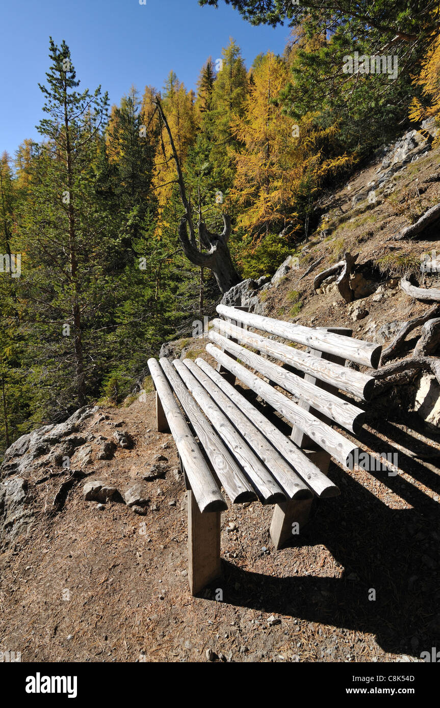 Bench hiking trail hi-res stock photography and images - Alamy