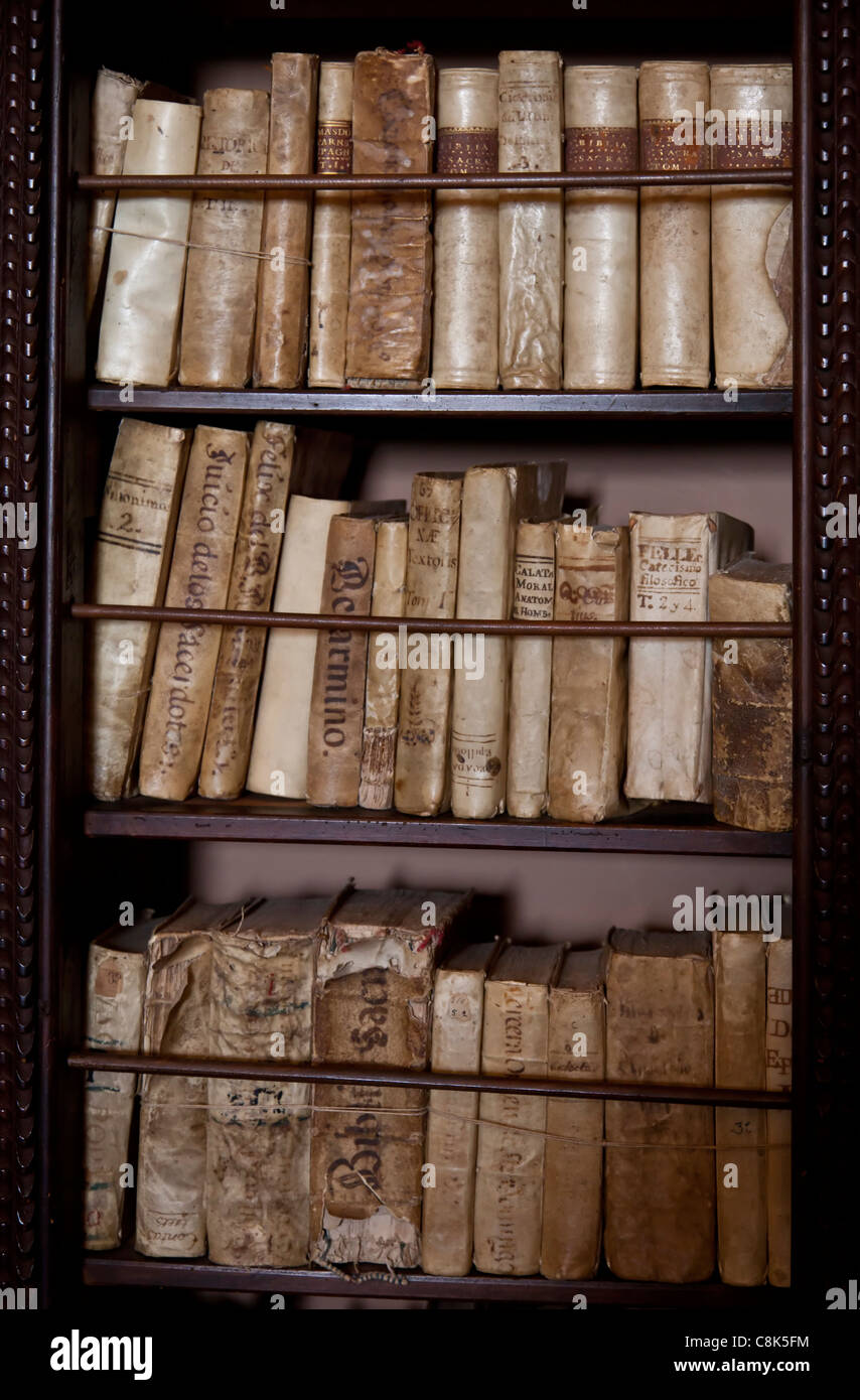 Obsolete books hi-res stock photography and images - Alamy