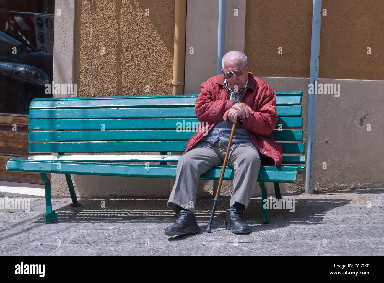 Senior man cane bench hi-res stock photography and images - Alamy