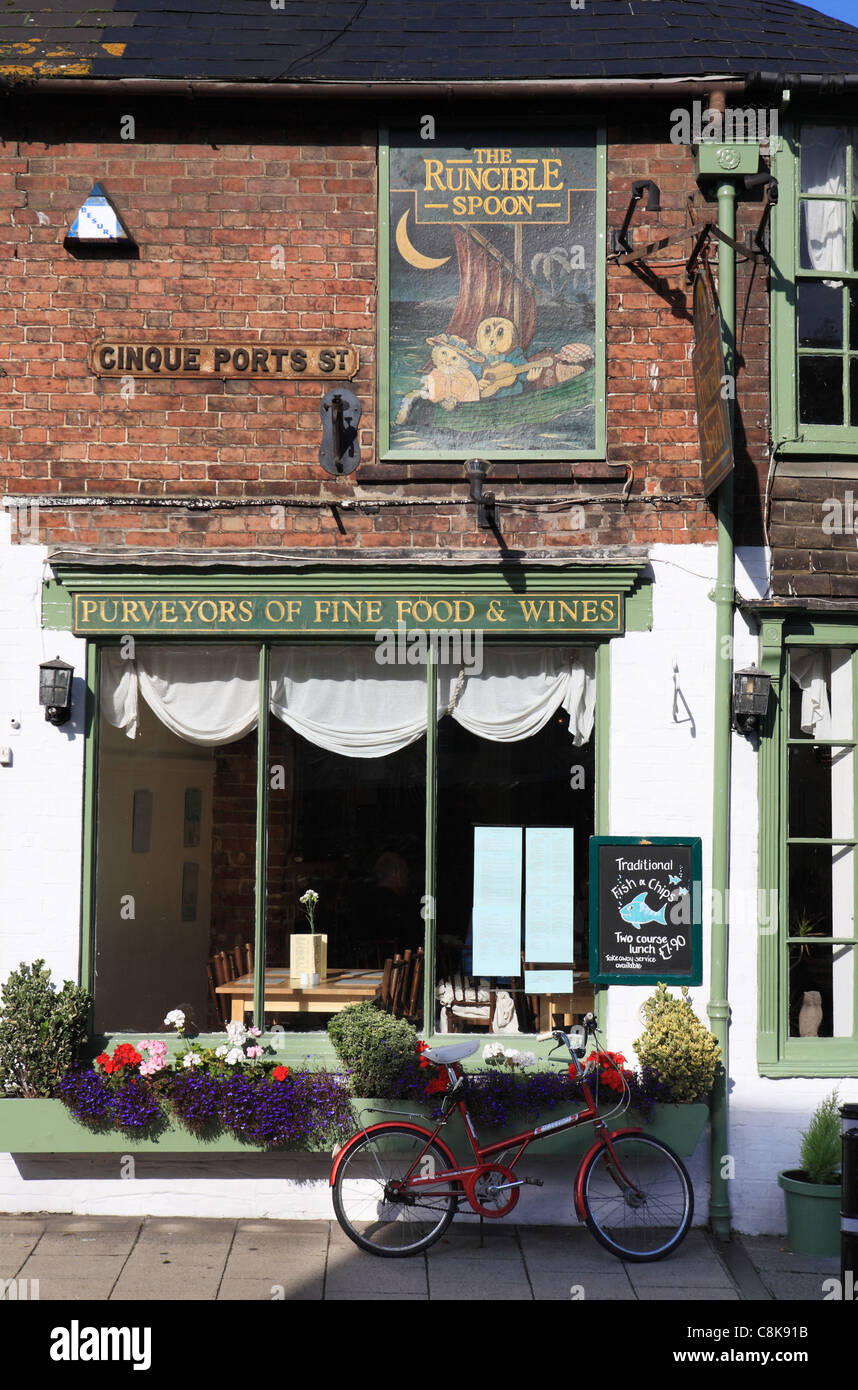 Runcible spoon hi-res stock photography and images - Alamy