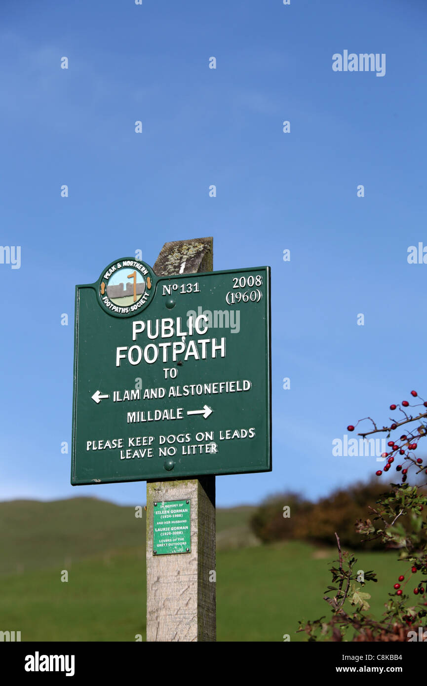 Public Footpath Sign in Dovedale Stock Photo - Alamy