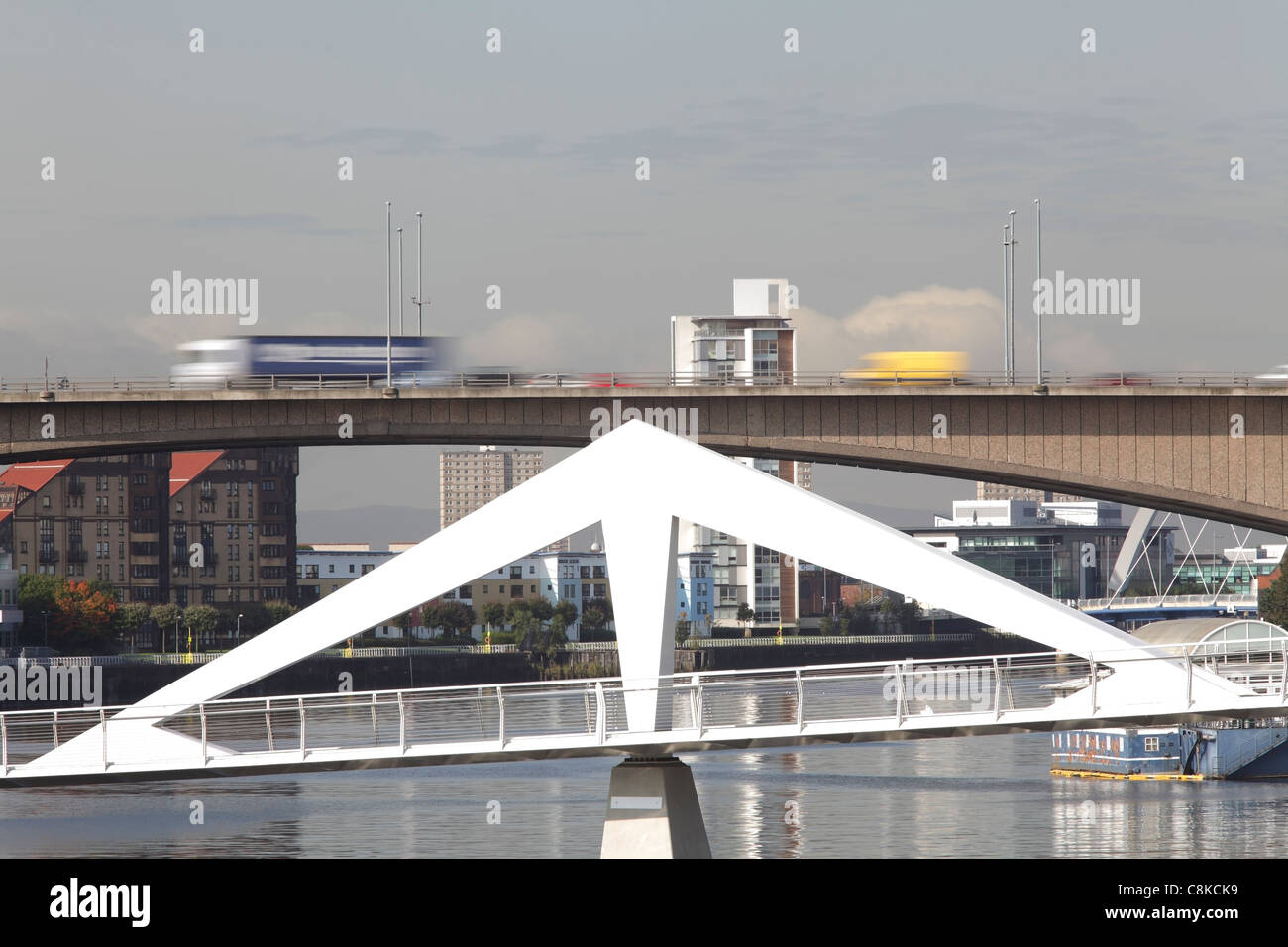 Kingston Bridge and Tradeston Pedestrian Bridge over the River Clyde ...
