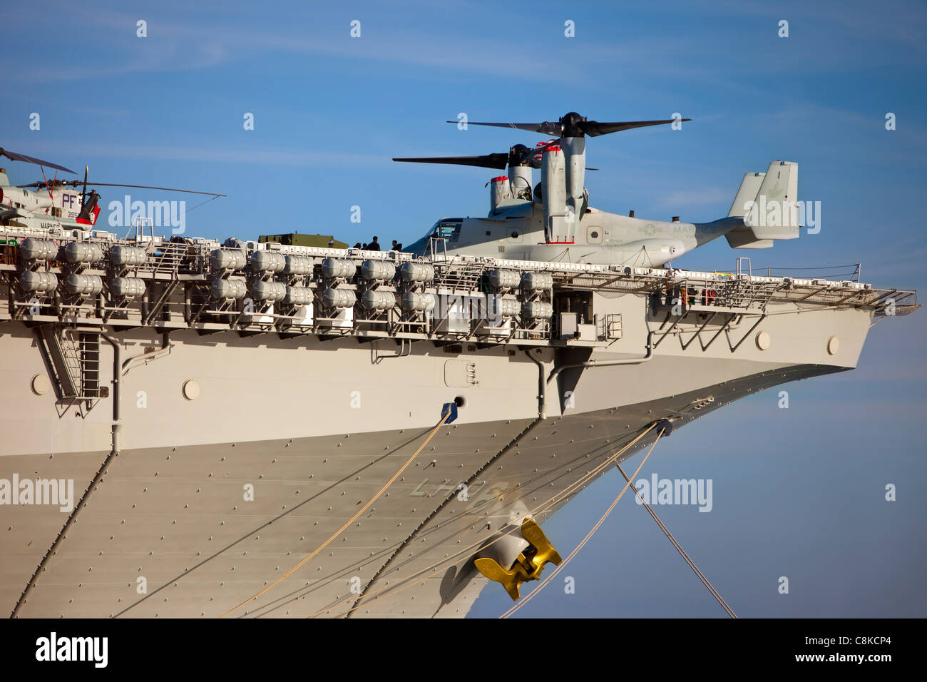 Us navy aircraft carrier landing hi-res stock photography and images ...