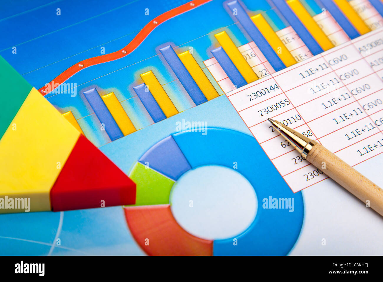 Financial report graph chart hi-res stock photography and images - Alamy