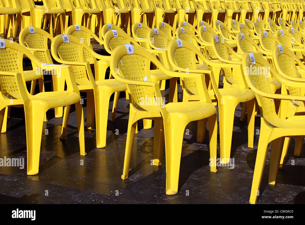 Yellow armchairs hi-res stock photography and images - Alamy