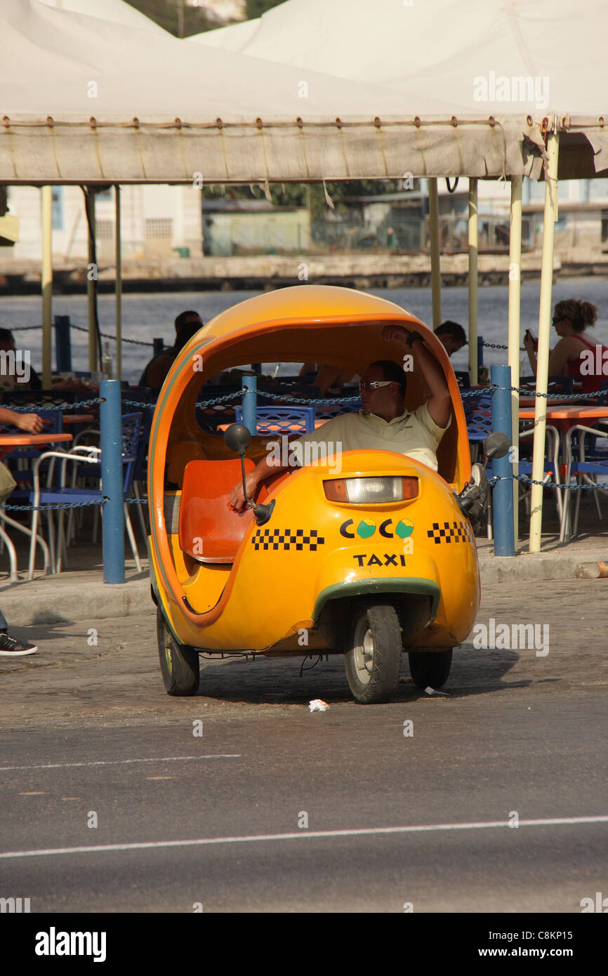 Old havan street hi-res stock photography and images - Alamy