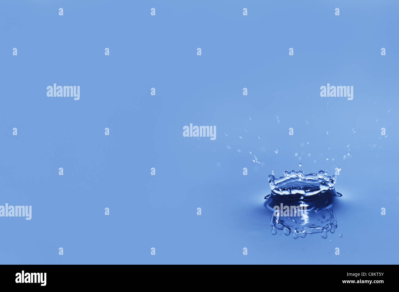 Water splash crown-blue tones Stock Photo - Alamy