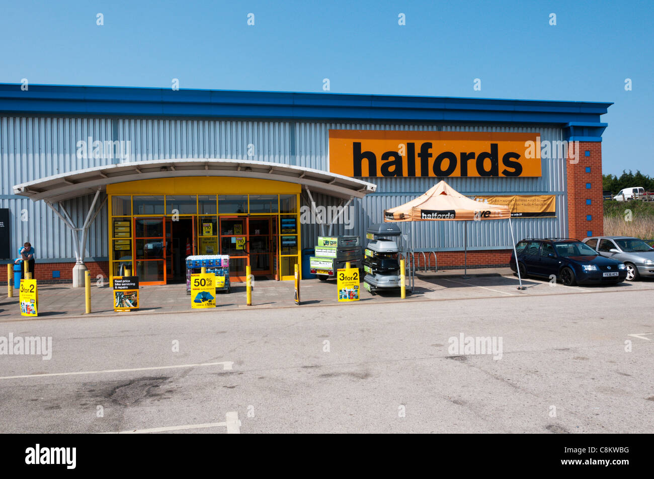 Halfords store uk shop hi-res stock photography and images - Alamy