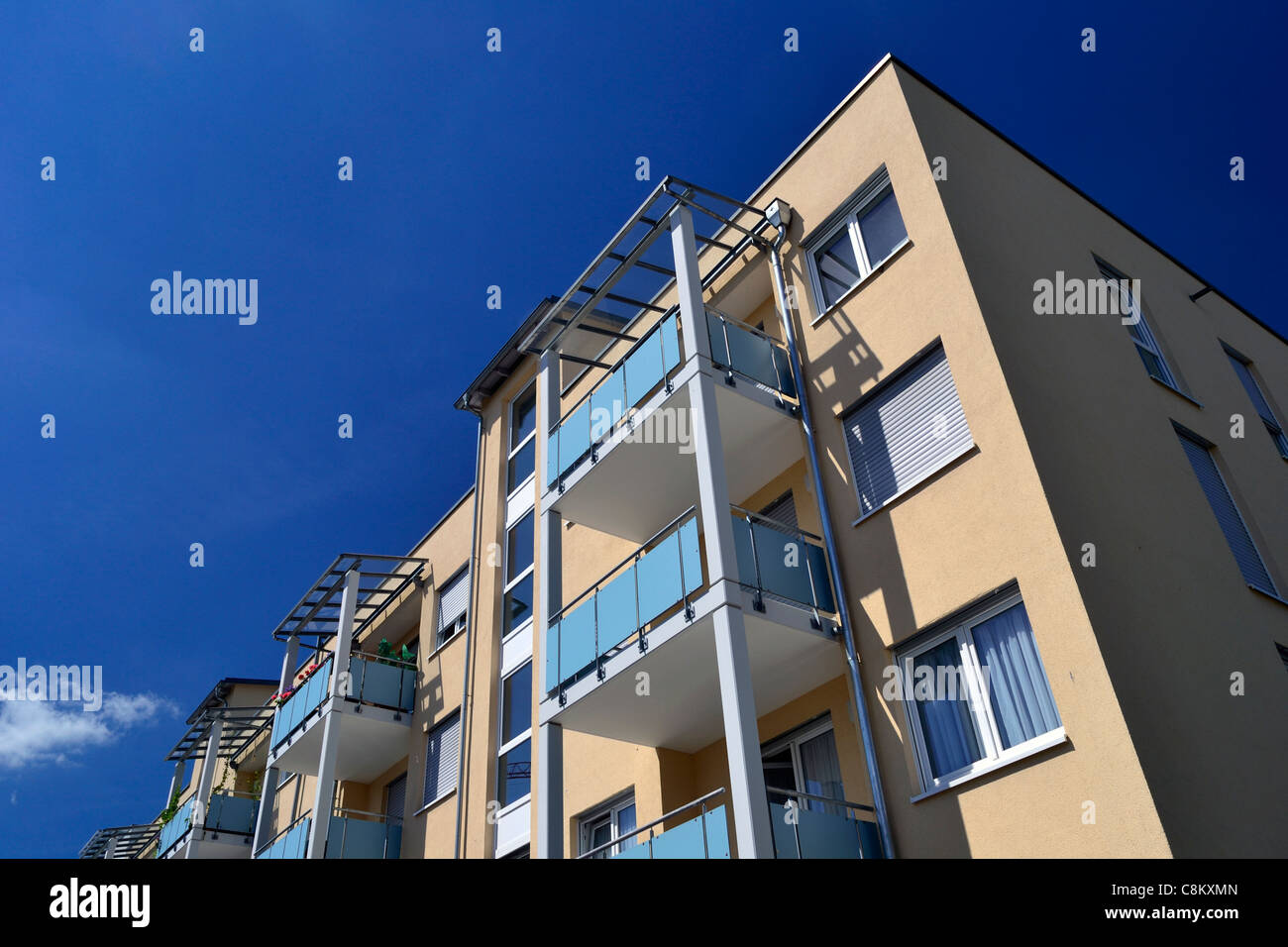 Modern house hi-res stock photography and images - Alamy