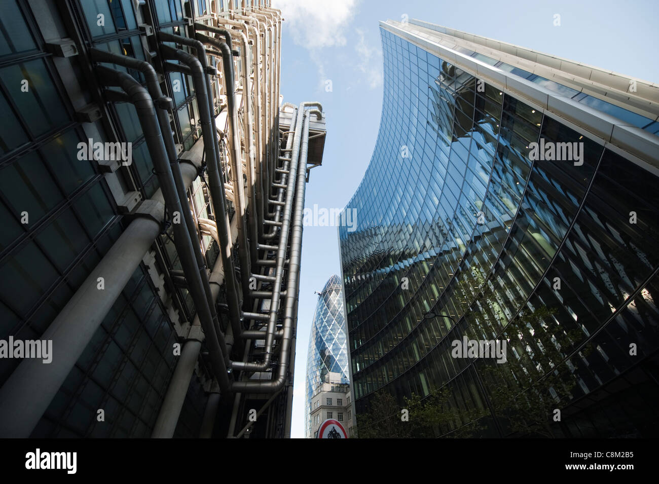 Lloyds Insurance Market building at 1 Lime Street and the Willis ...