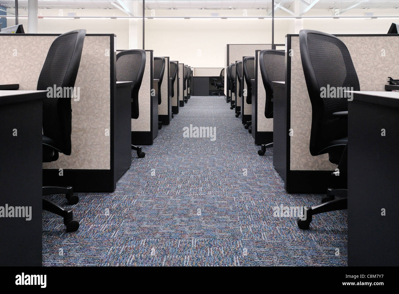 Empty cubicles office hi-res stock photography and images - Alamy