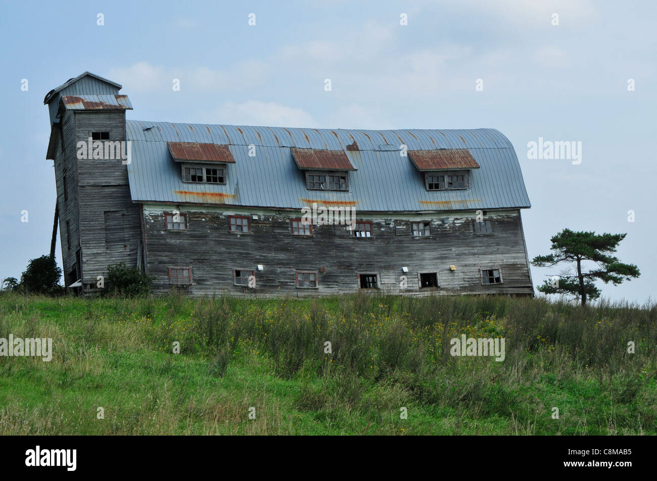 Barns quebec farms agriculture hi-res stock photography and images - Alamy