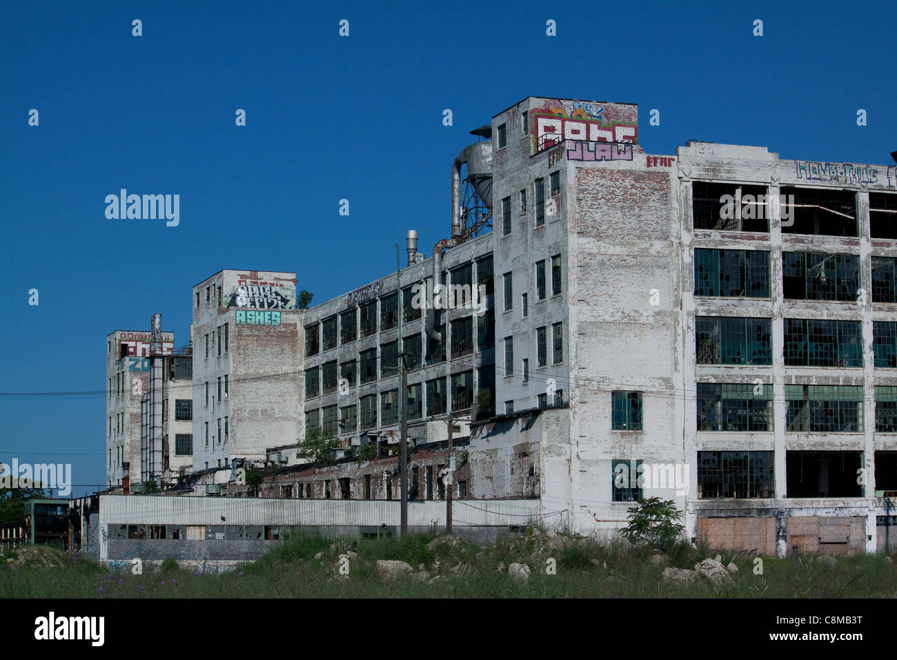 Large abandoned and vacant commercial building Detroit Michigan USA ...