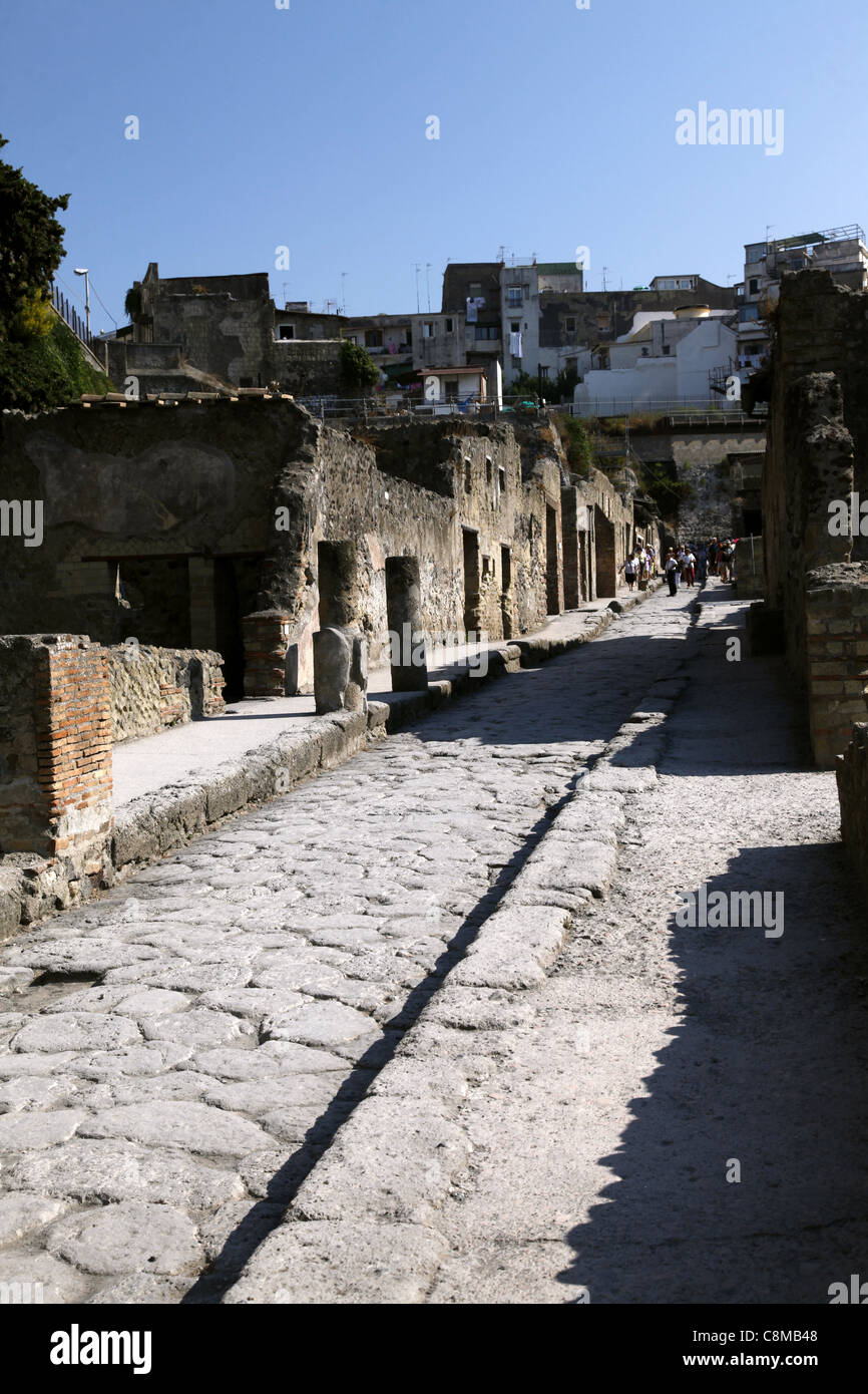 ANCIENT ROMAN STREETS & BUILDINGS HERCULANEUM ITALY 18 September 2011 ...