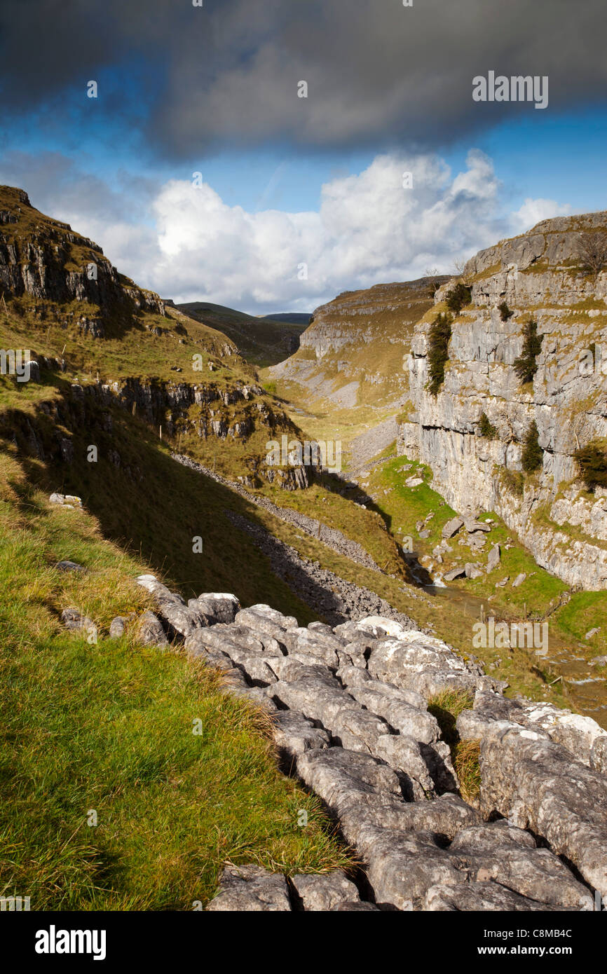 Limestone scar hi-res stock photography and images - Alamy