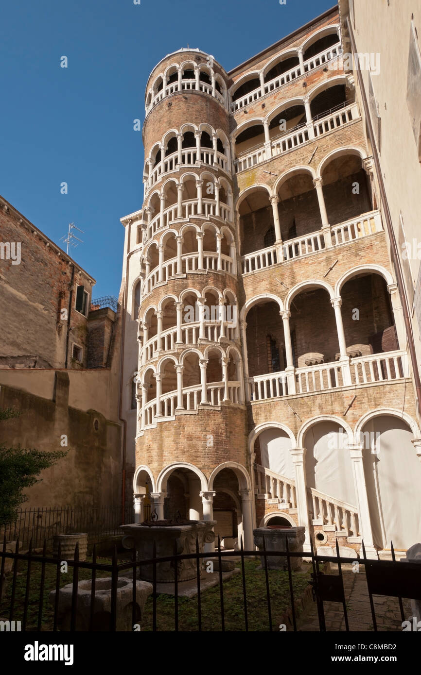 Palazzo Contarini del Bovolo, Venice, Italy Stock Photo - Alamy
