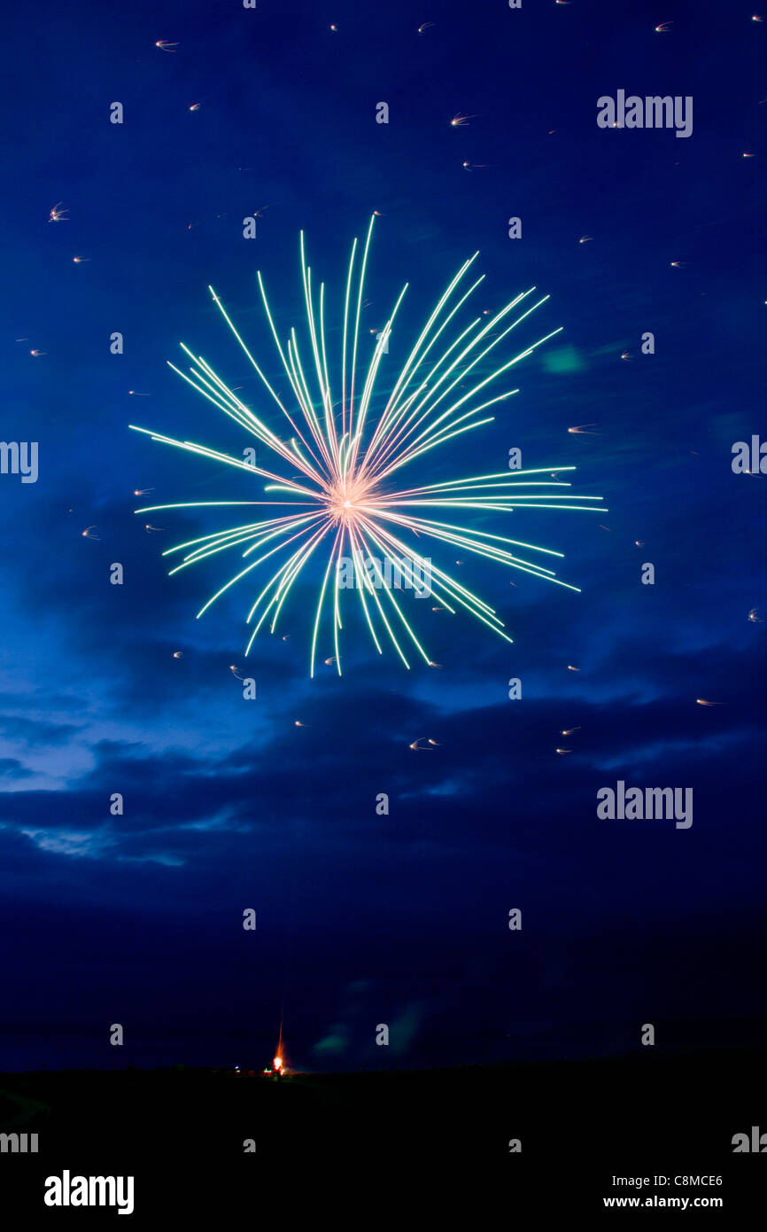 Starburst fireworks hi-res stock photography and images - Alamy