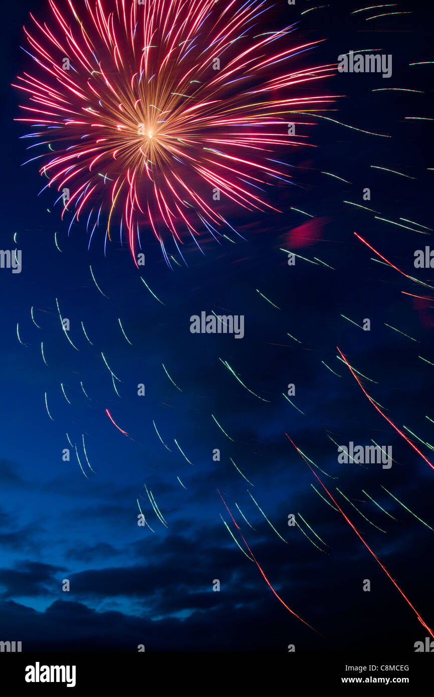 Starburst fireworks hi-res stock photography and images - Alamy