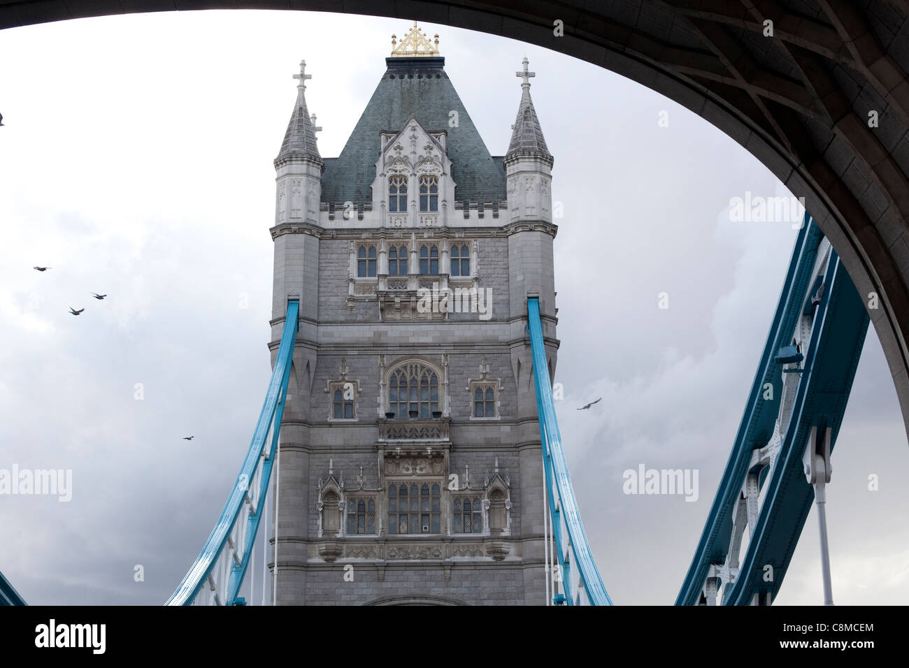 Tower bridge glass floor hi-res stock photography and images - Alamy