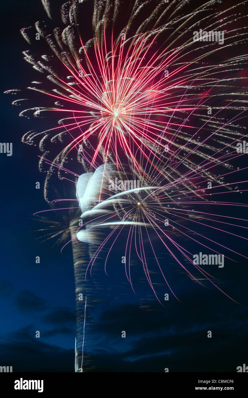 Starburst fireworks hi-res stock photography and images - Alamy