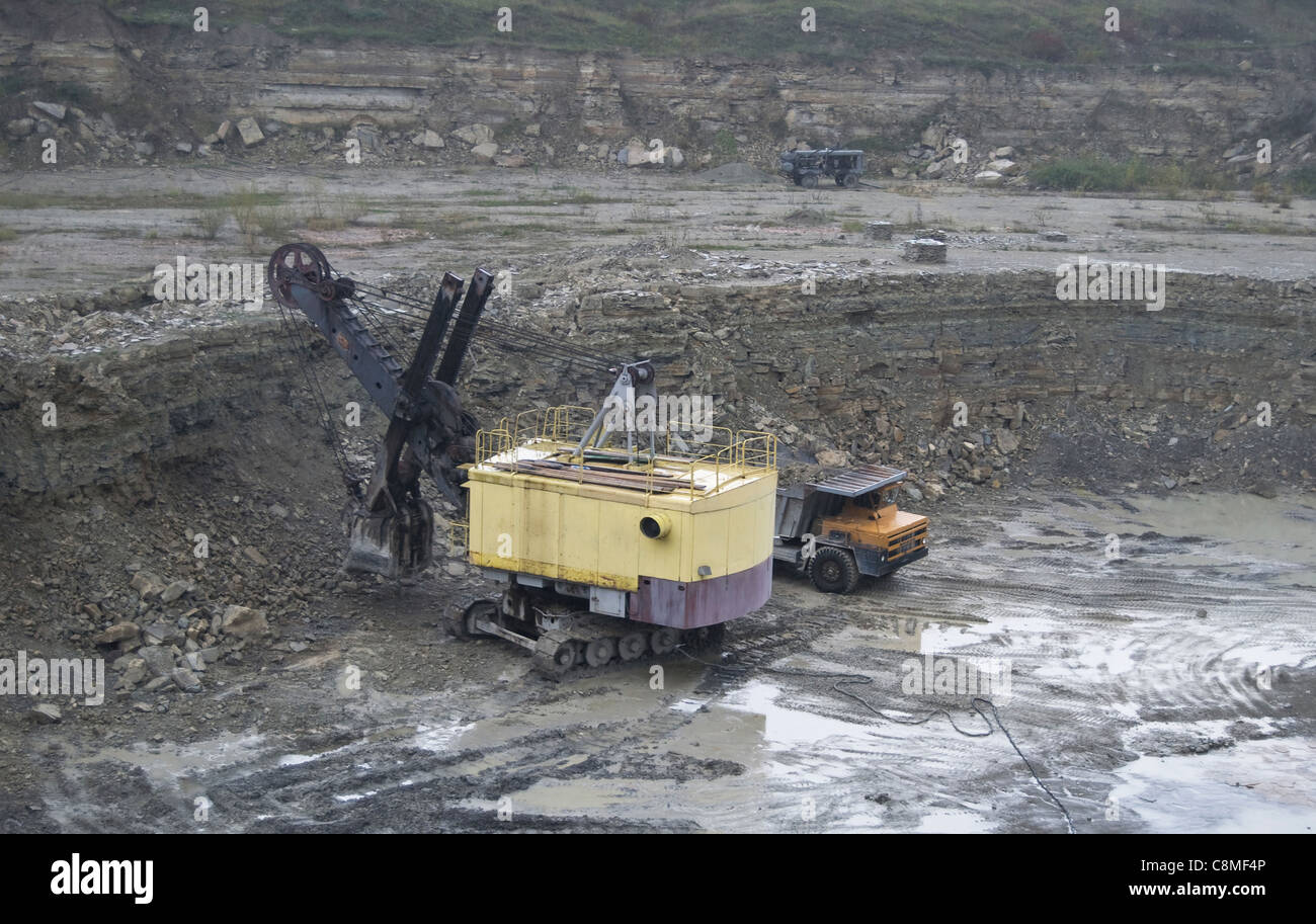 Quarry loading hi-res stock photography and images - Alamy
