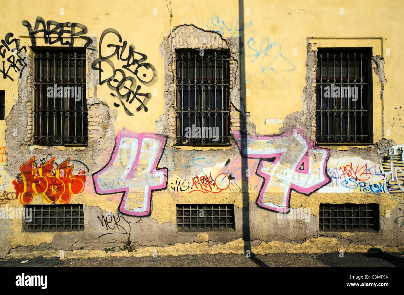 Grating windows hi-res stock photography and images - Alamy