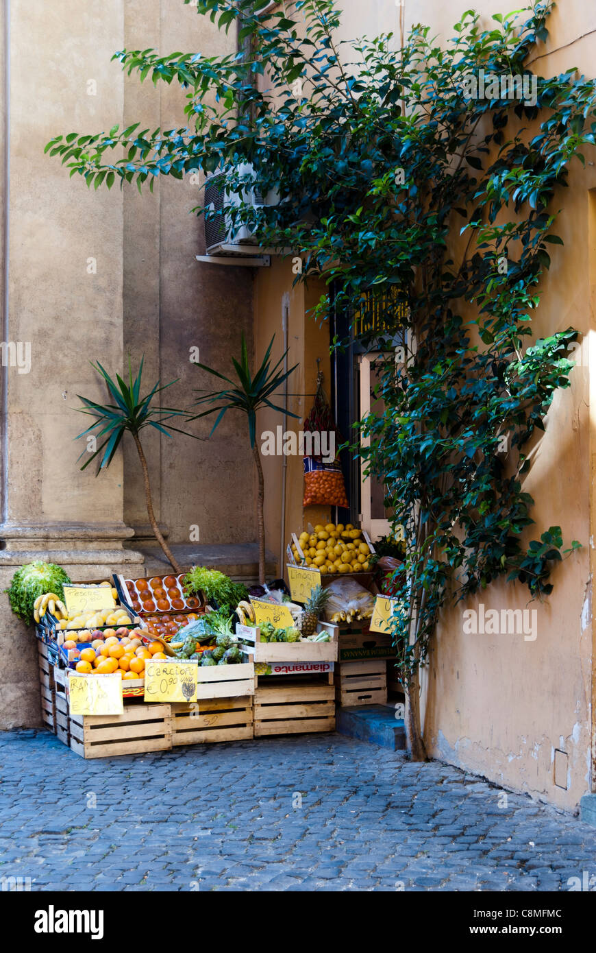 Fruits and Vegetables shop - Rome, Italy Stock Photo - Alamy