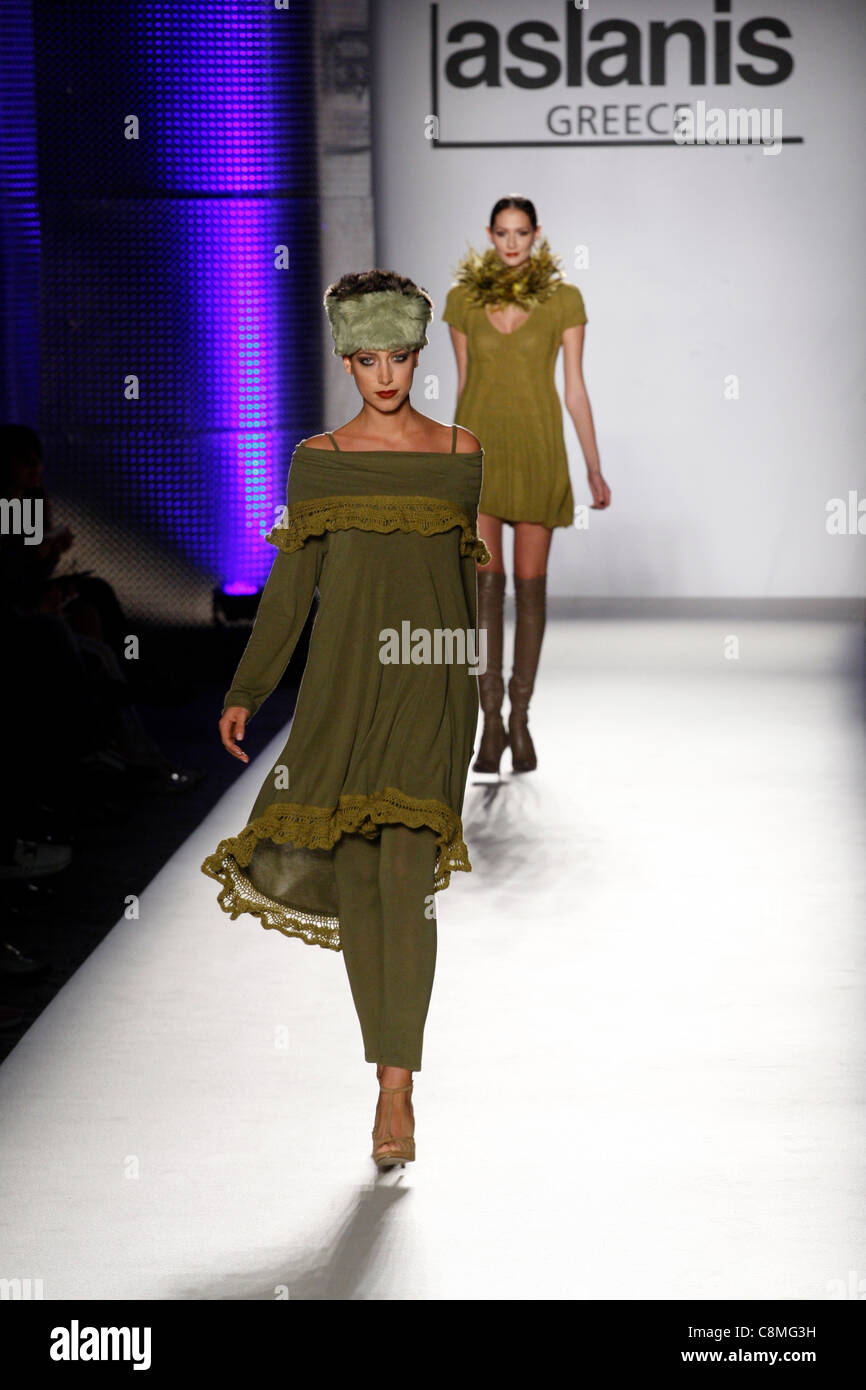 Greek fashion week models hi-res stock photography and images - Alamy