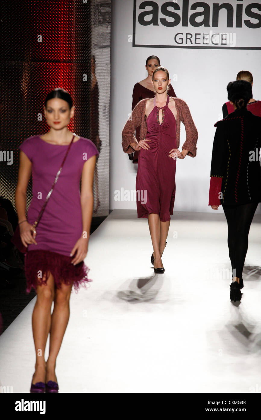 Greek fashion week models hi-res stock photography and images - Alamy