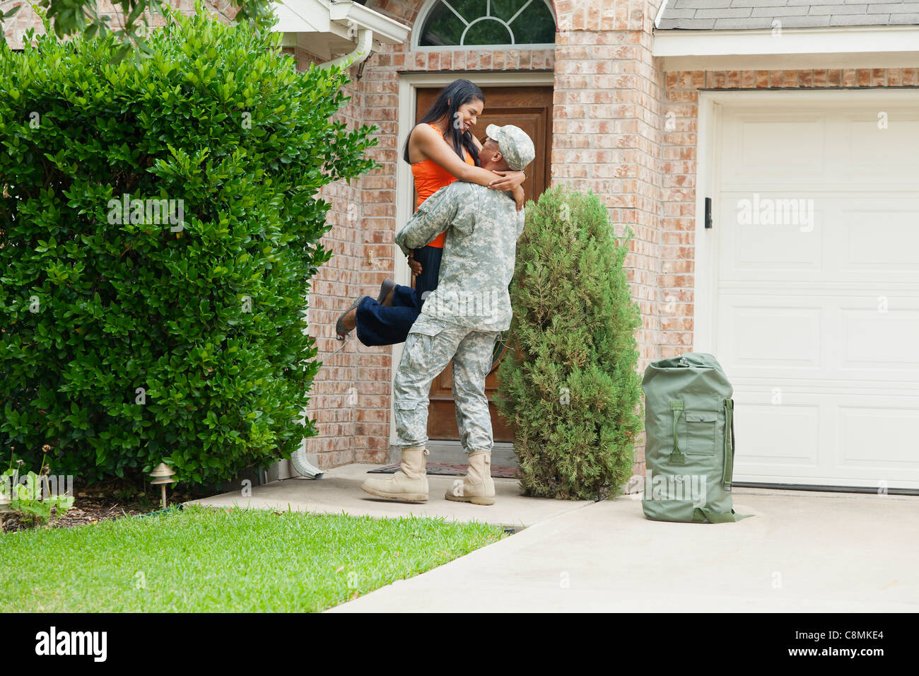 African military soldier returning home hi-res stock photography and ...