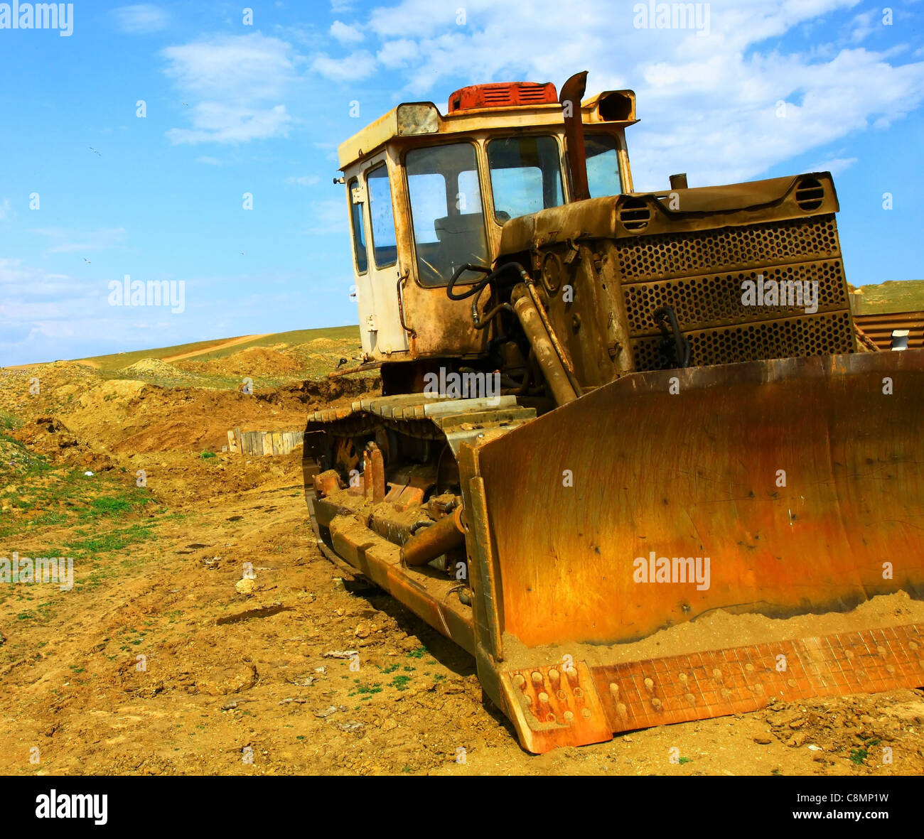 Bulldozer side view hi-res stock photography and images - Alamy