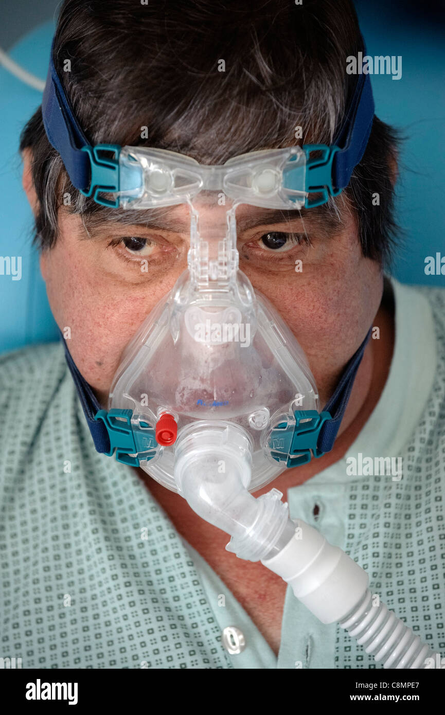Portrait of man wearing an oxygen mask Stock Photo - Alamy