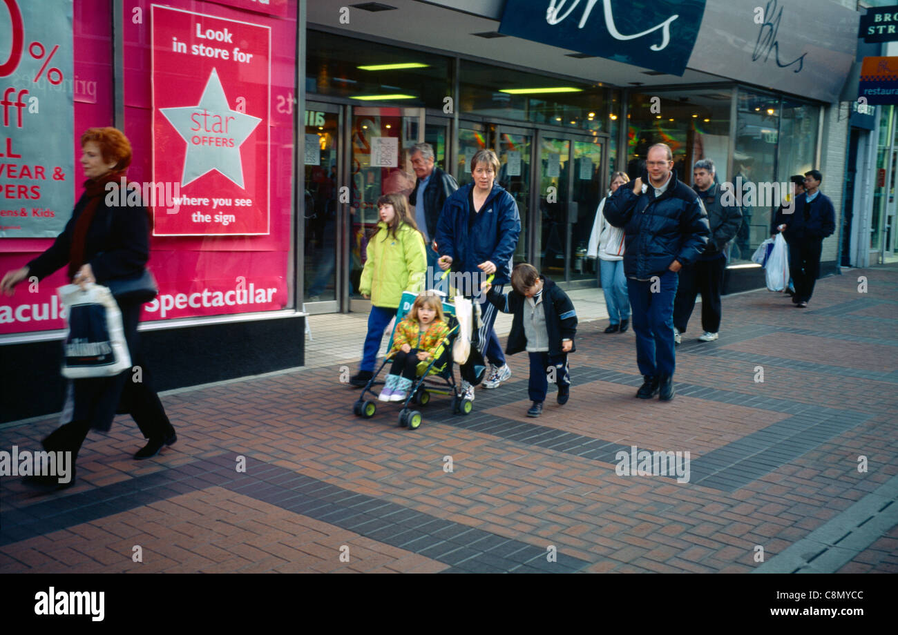 Sutton Surrey England Family Shopping In The Sales Stock Photo - Alamy