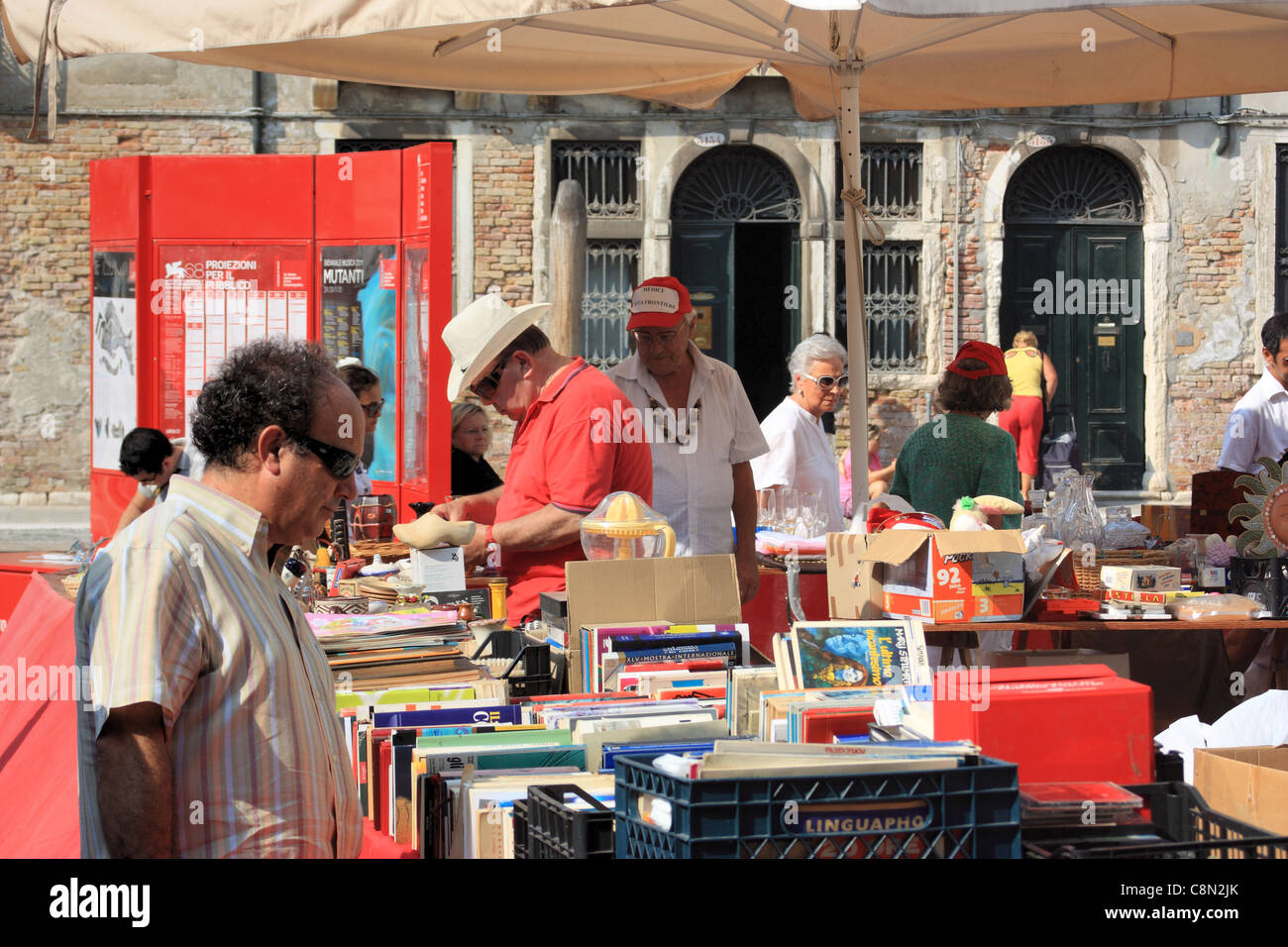 Flea market in Venice, Italy Stock Photo - Alamy