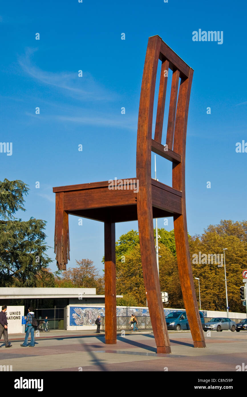 The broken chair by Daniel Berset on the place des nations outside the ...